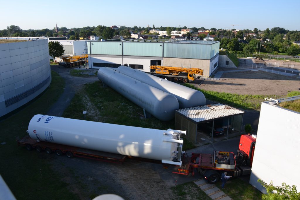 Cool: Neuer Flüssig-Stickstofftank für bERLinPro und BESSY VSR - HZBblog